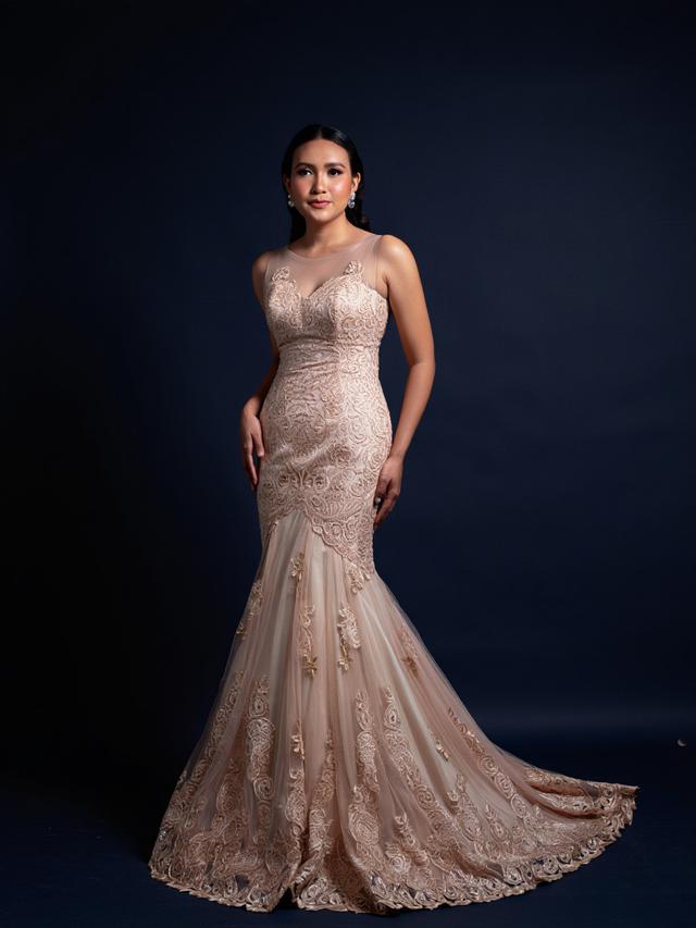 11 Inspirasi Model Baju Brokat Terusan untuk Usia 30-an, Menawan di ...