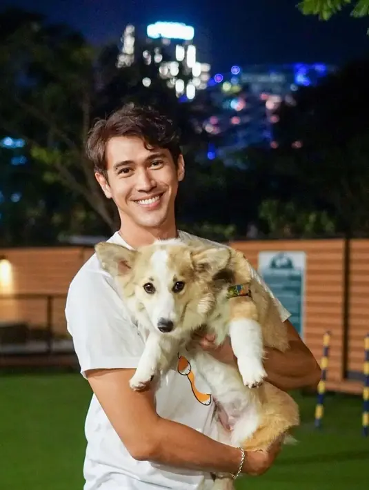 Potret Hessel Steven yang Pesonanya Bikin Kesengsem, Makin Berkarisma di Usia 40 Tahun - Foto ...