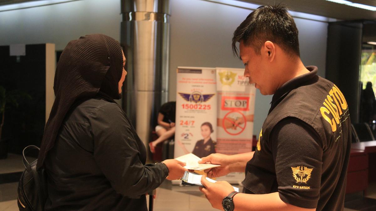 Viral TKW Curhat Kirim Celana Dalam Kena Bea Masuk Rp 800 Ribu - Bisnis Liputan6.com