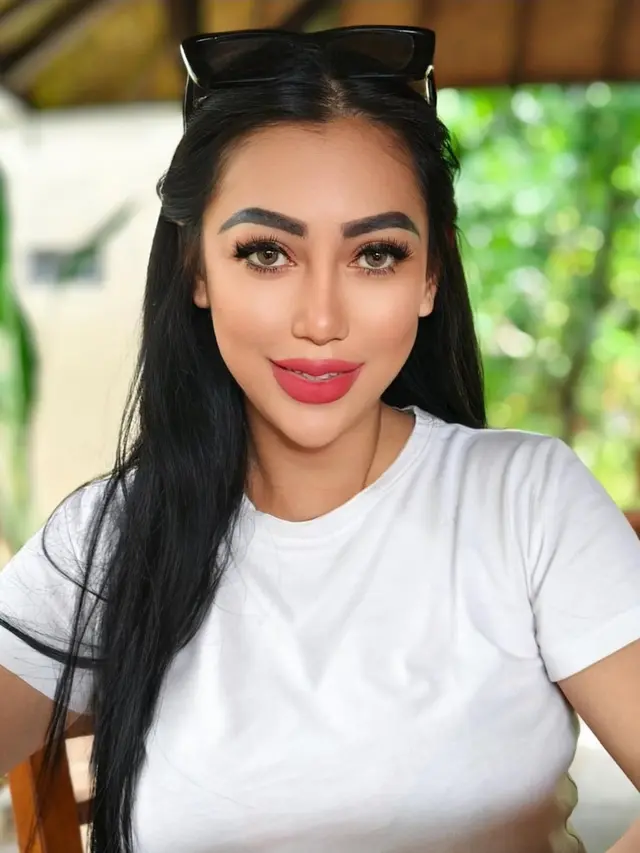 7 Potret Terbaru Natha Narita Eks ‘Duo Racun’ Tinggal di Bali, Tampil ...