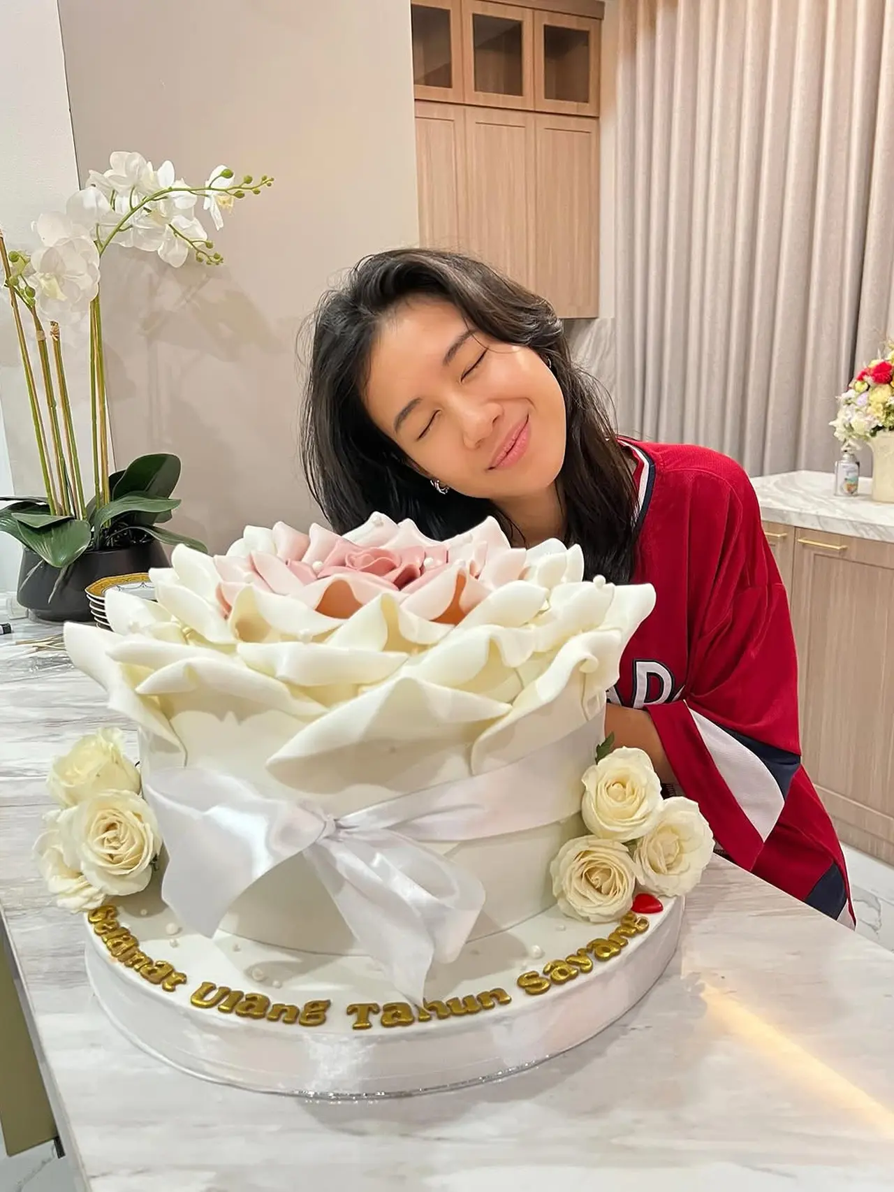 7 Potret Ultah Shenina Cinnamon ke-26, Angga Yunanda Beri Tas dan Kalung - Hot Liputan6.com