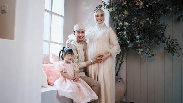 Hamil Anak Kedua, Ini 7 Maternity Shoot Kartika Putri yang Menawan ...