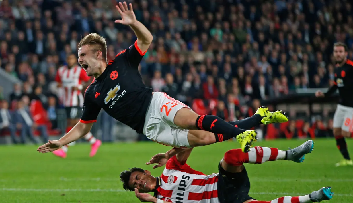 Momen Tekel Brutal Moreno Patahkan Kaki Luke Shaw - Foto Liputan6.com