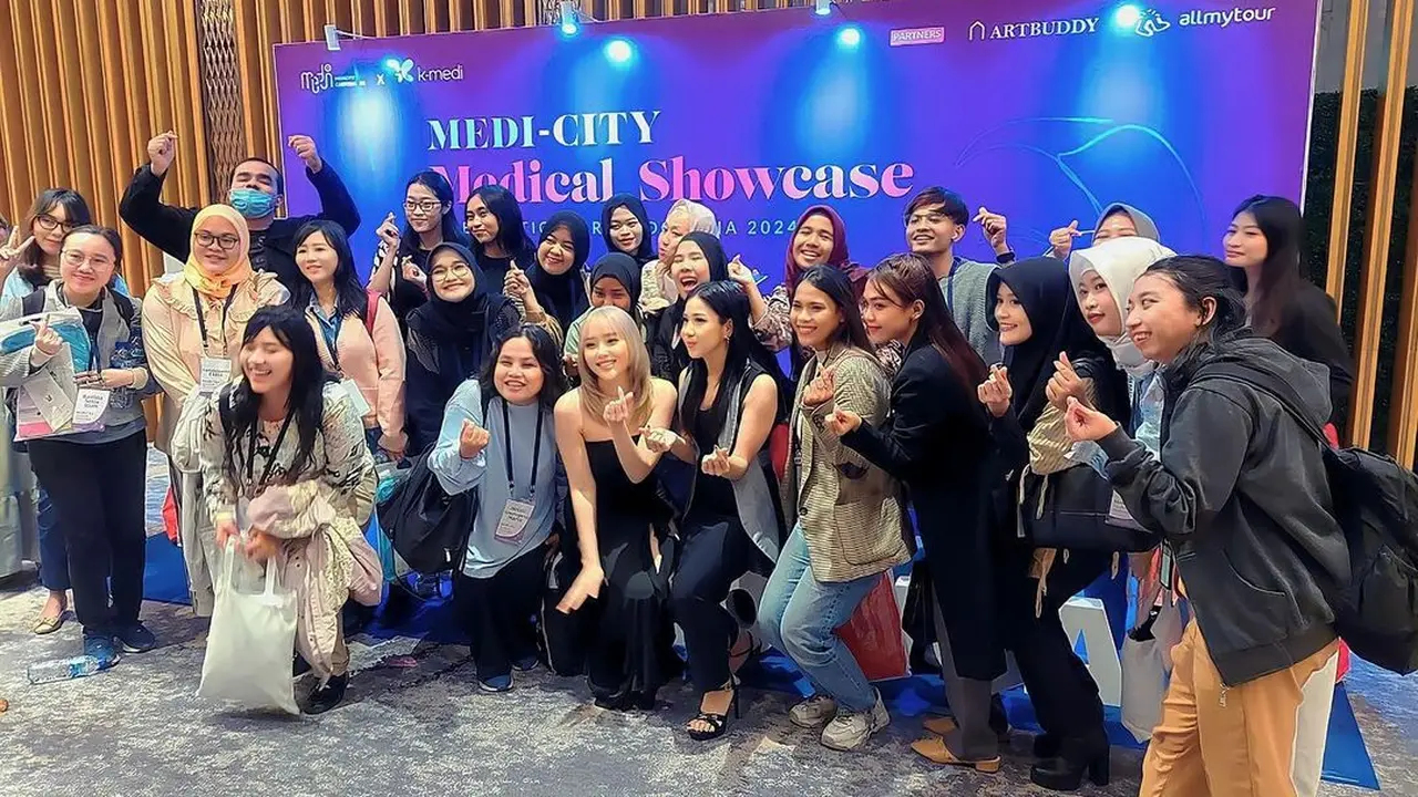 Influencer Janine Instansari Meriahkan Medical Showcase Pertama K ...