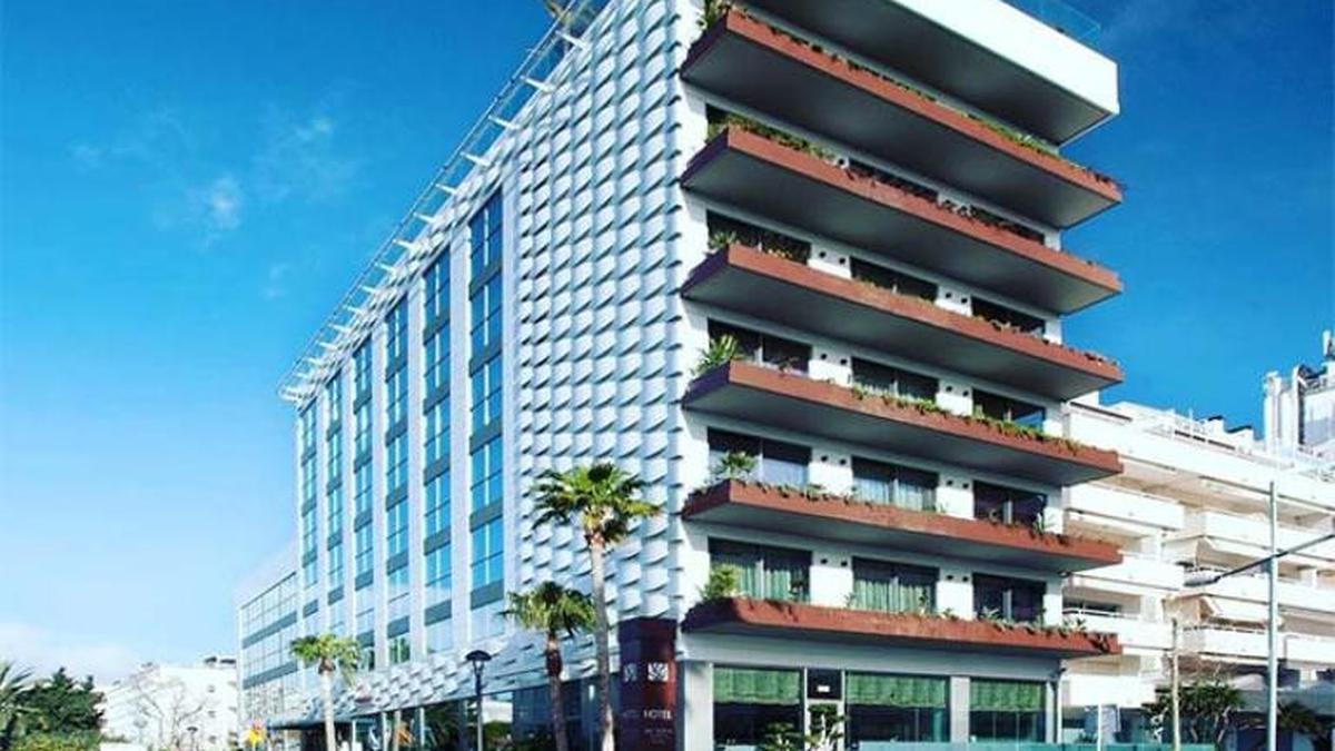 6 Potret Hotel Milik Lionel Messi, Ada Pajangan Trofi Ballon d'Or ...