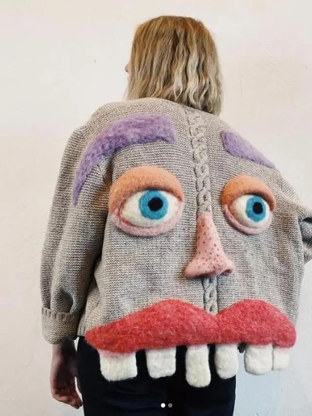 6 Desain Jaket Bagian Belakang Ini Nyeleneh Banget, Enggak Habis Pikir ...