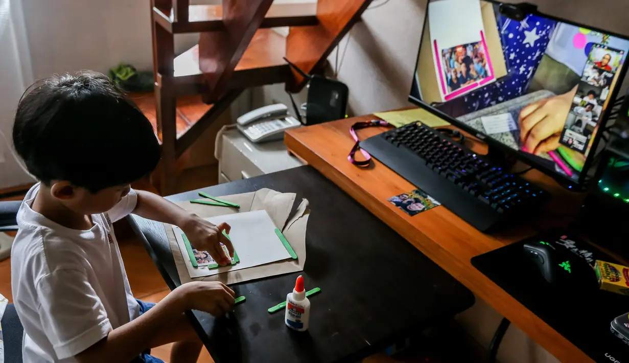 FOTO: Hari Pertama Sekolah secara Daring di Filipina - Foto Liputan6.com