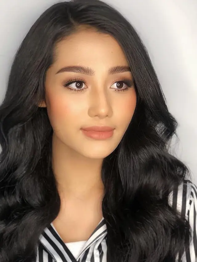 Swe Zin Htet, Wakil Myanmar di Miss Universe 2019 Mengaku sebagai ...