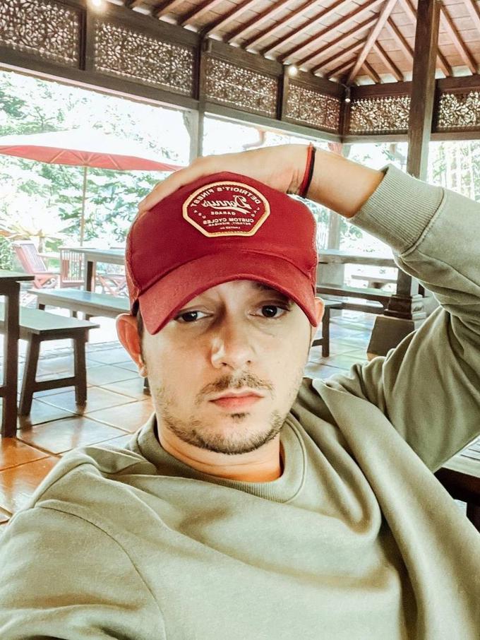 Hobi Main Bola, Potret Andrew Andika Terlihat Makin Tampan Pakai Baju ...