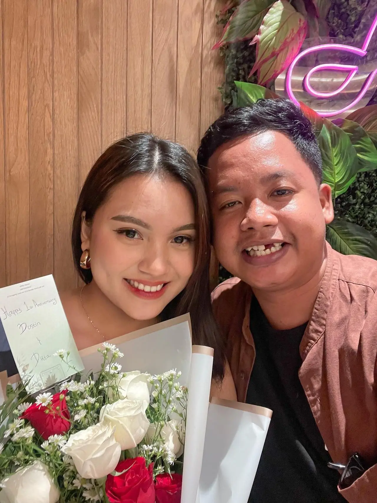 Potret Mesra Dustin Tiffani dan Ditha Rizky Amalia, yang Kini Resmi Bertunangan - Citizen6 ...