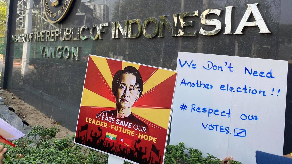 KBRI Yangon Didemo, Jubir Kemlu Bantah Indonesia Dukung Pemilu Baru di ...