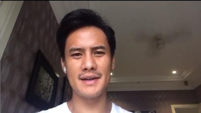 6 Potret Choky Sitohang saat Berkumis Ini Bikin Pangling - Hot Liputan6.com