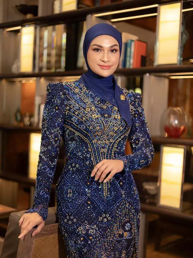 Putri Zulhas Resmi Jadi Anggota DPR RI Tampil Anggun dengan Kebaya ...