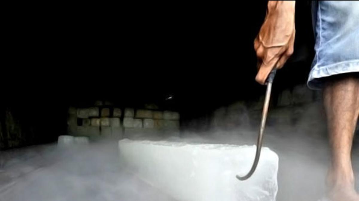 Es Batu Berbahan Baku Air Kali Beredar di Jakarta - Video Liputan6.com