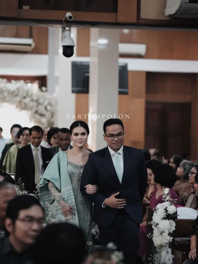 7 Pesona Chen Giovanni Calon Menantu Hotman Paris di Adat Martumpol ...