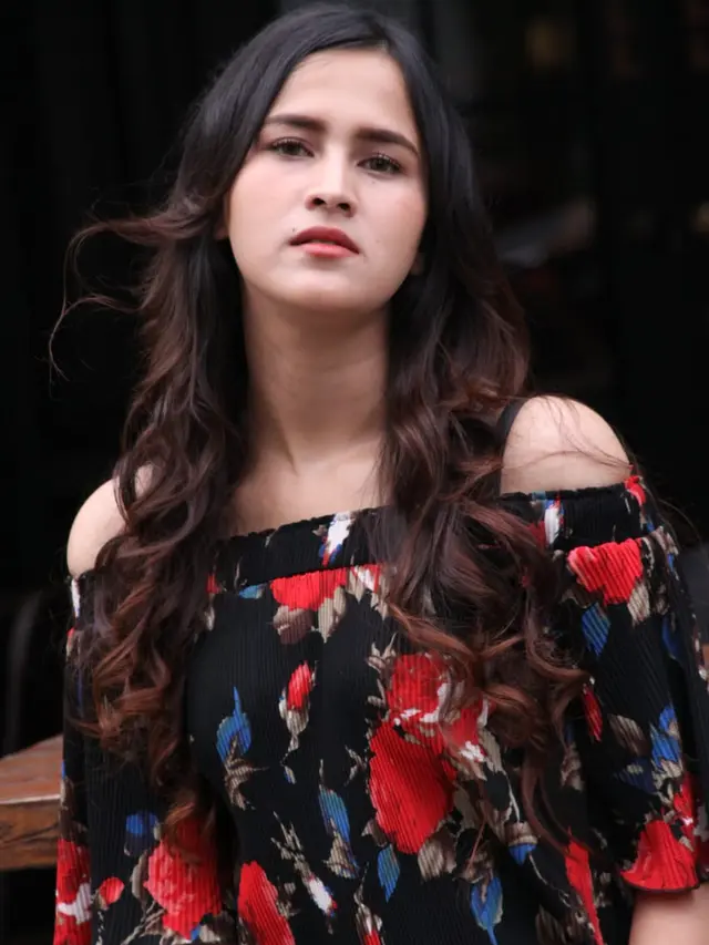 Syuting Film Horor, Badan Defwita Zumara Memar Misterius - ShowBiz ...