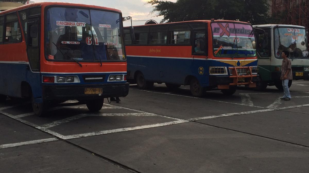 2 Trayek Metro Mini Masih Beroperasi di Terminal Blok M - News Liputan6.com