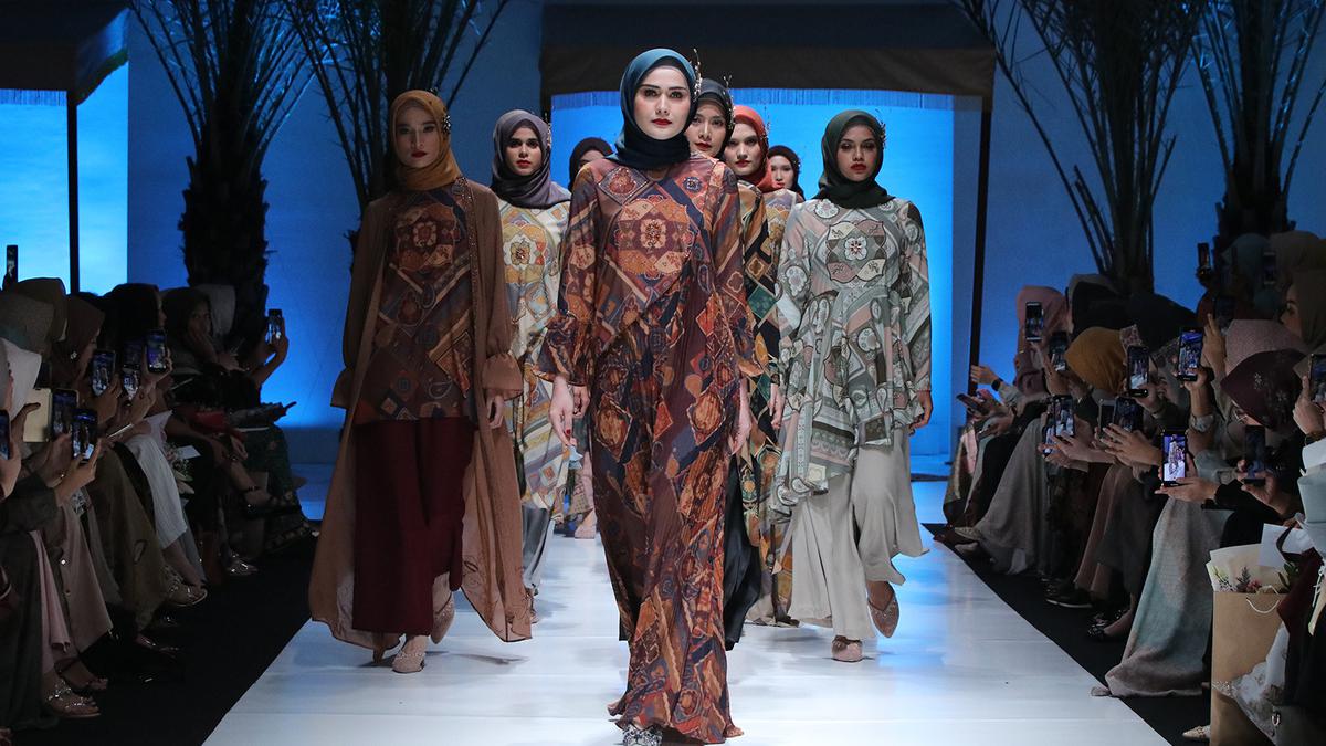 First Light, Debut Fashion Show Heaven Lights