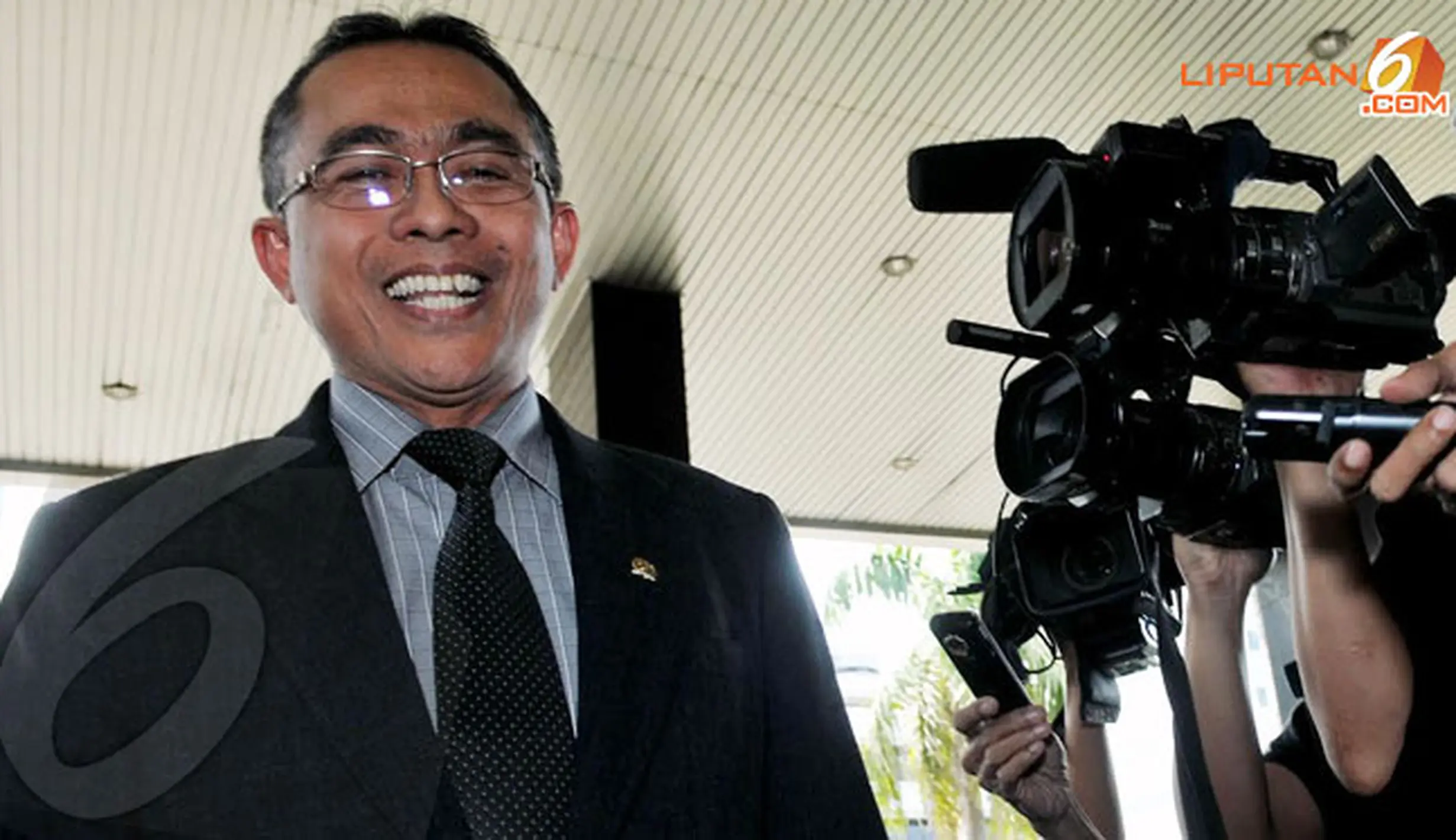 [FOTO] Diam-Diam, Eman Suparman Laporkan 6 Hakim Yang Terlibat Suap - Foto Liputan6.com