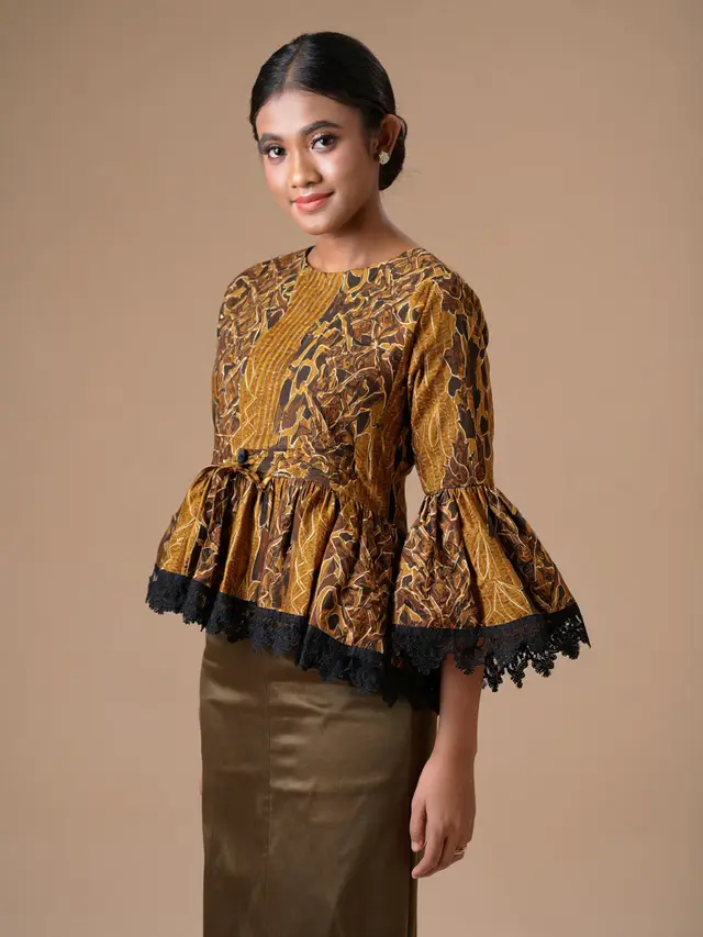 7 Inspirasi Batik Lengan Lonceng Renda Elegan untuk Pernikahan, Tampil ...