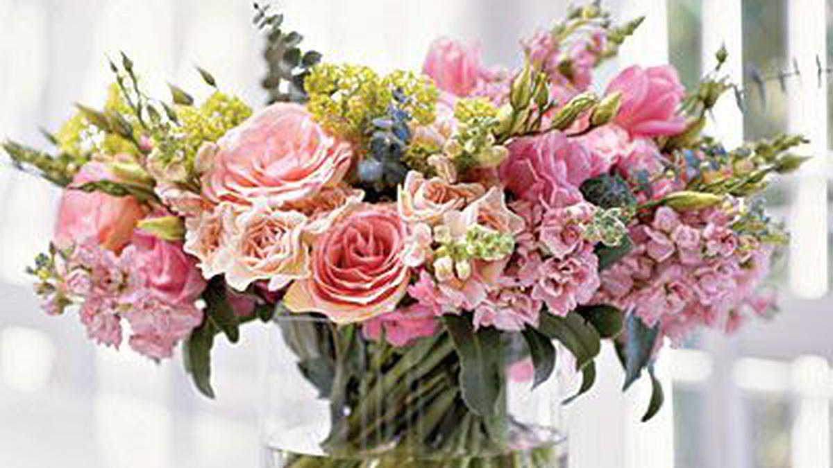 Rumah Serasa Istana Negeri Dongeng dengan Bunga-Bunga Segar - Photo ...