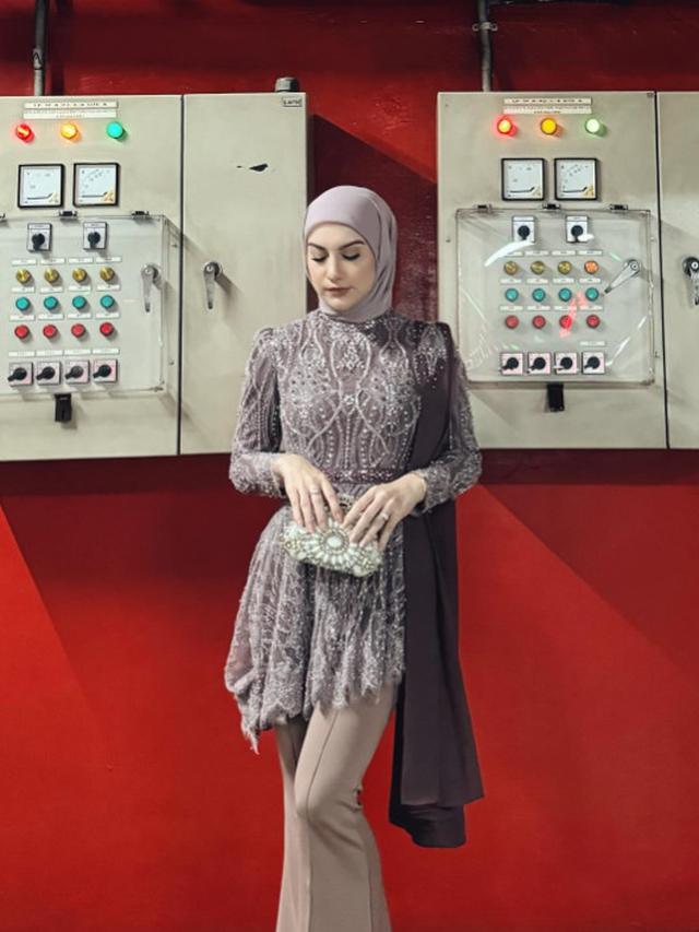 7 Model Baju Pesta Muslimah ala Irish Bella, Inspirasi Gaya Anggun dan ...