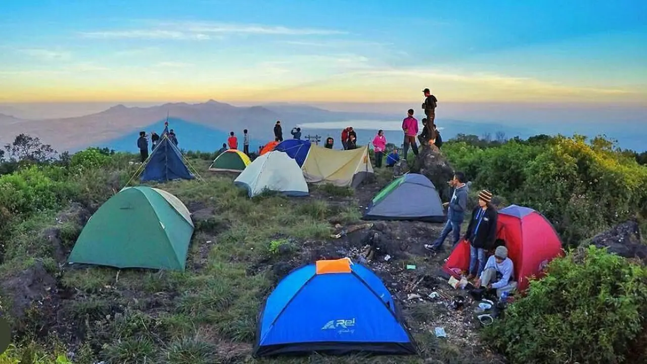 6 Fakta Menarik Gunung Tampomas di Sumedang yang Punya Sumber Air Panas ...