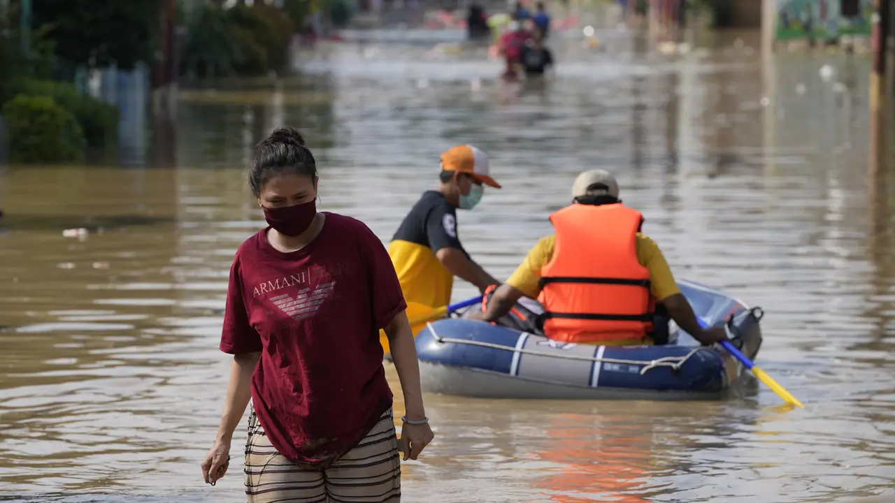 BPBD Bekasi: Ada 13 Titik Banjir, 4.958 Jiwa Terdampak - News Liputan6.com