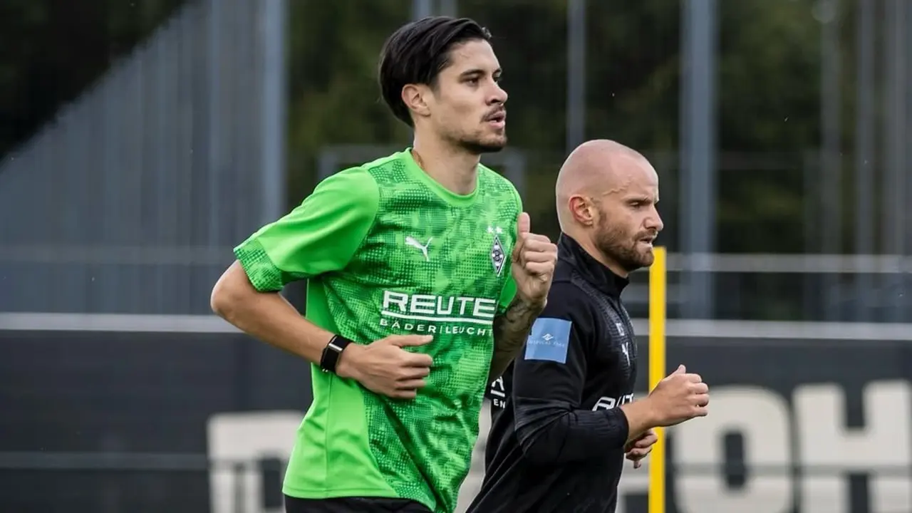 Incar Kemenangan Pertama, Kevin Diks Bakal Jadi Starter Monchengladbach ...