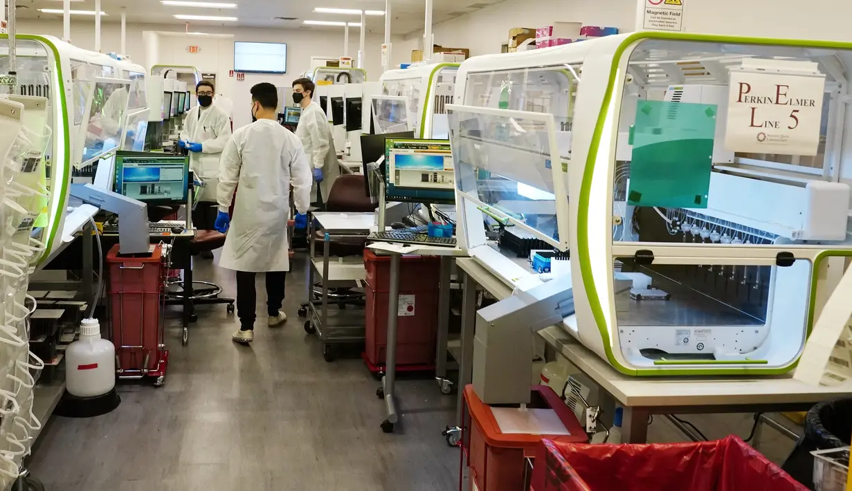 FOTO: Laboratorium Terbesar di Arizona Berjibaku dengan Tes Covid-19 ...