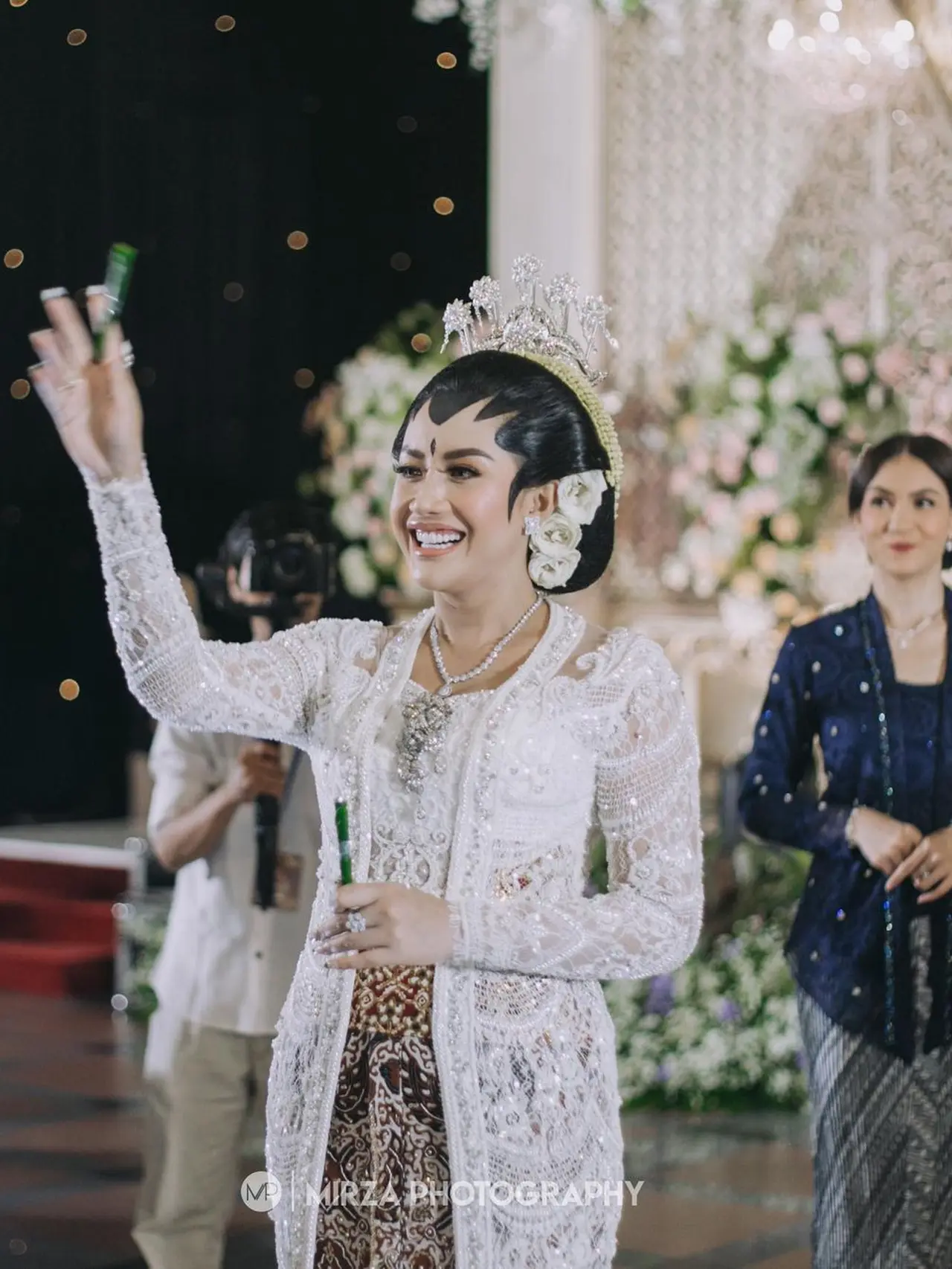 6 Potret Shinta Bachir Menikah dengan Indra Kristianto, Tampil Anggun ...