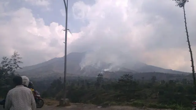 Hutan di Lereng Gunung Merapi Kembali Terbakar - News Liputan6.com