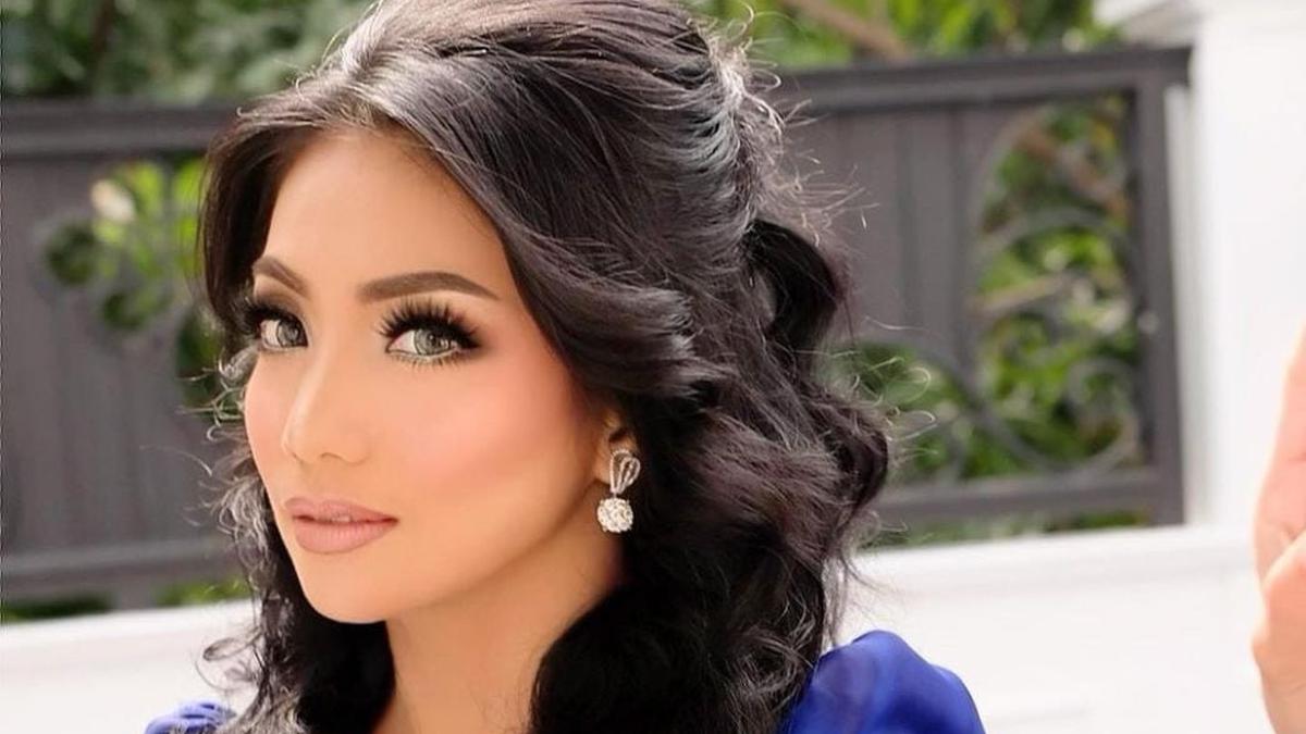 7 Potret Siti KDI, Gantikan Lesti Kejora Sebagai Juri DA 5 - Photo Fimela.com