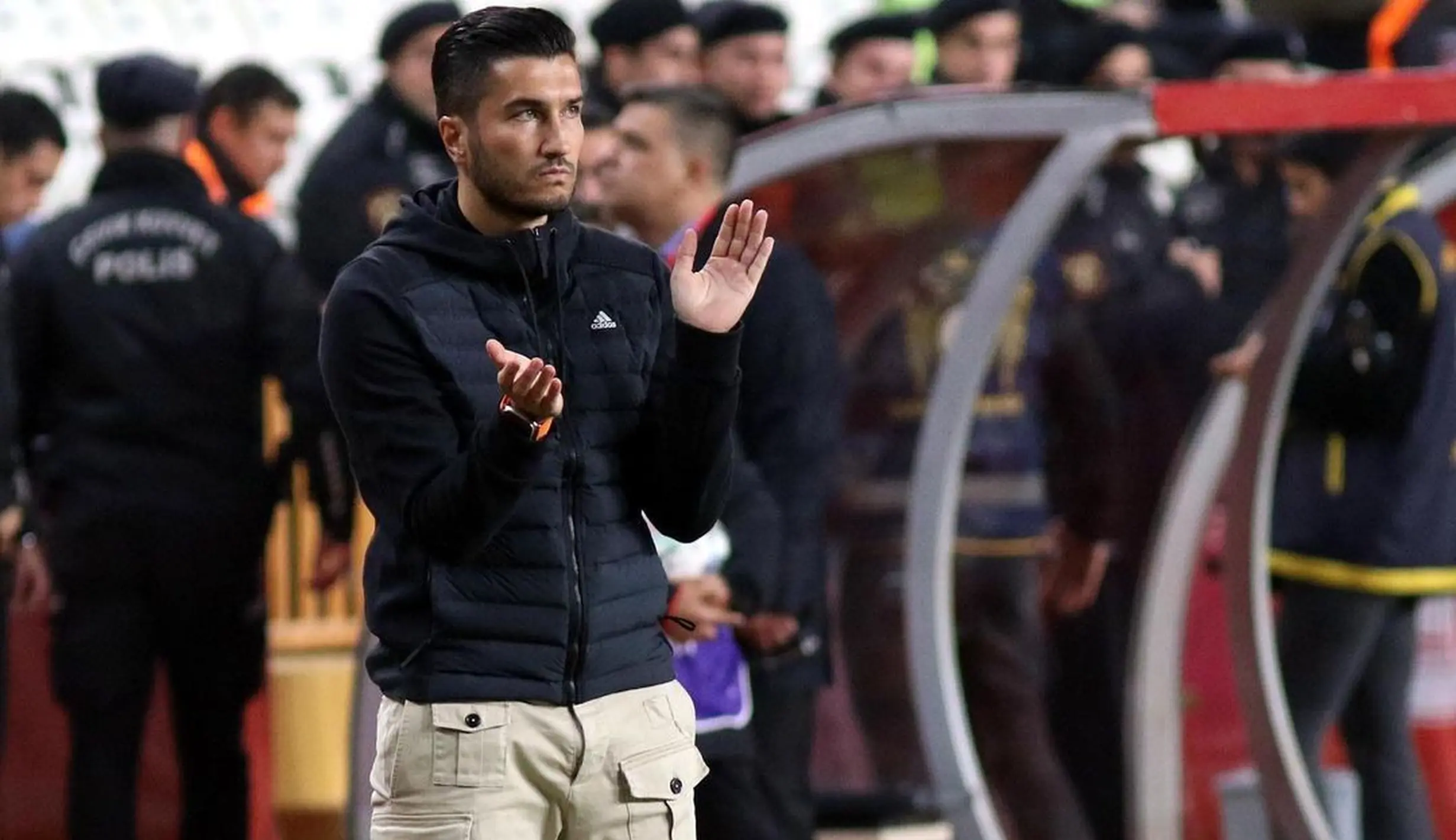 Borussia Dortmund Resmi Tunjuk Nuri Sahin Sebagai Pelatih Baru - Foto ...