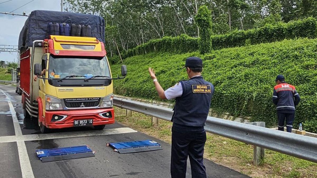 Kurangi Angka Kecelakaan, Hutama Karya Edukasi Keselamatan Berkendara di Jalan Tol - Bisnis ...