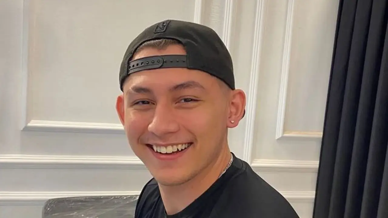 Profil Lachlan Gibson, Artis yang Viralkan Oknum Polisi Arogan ...