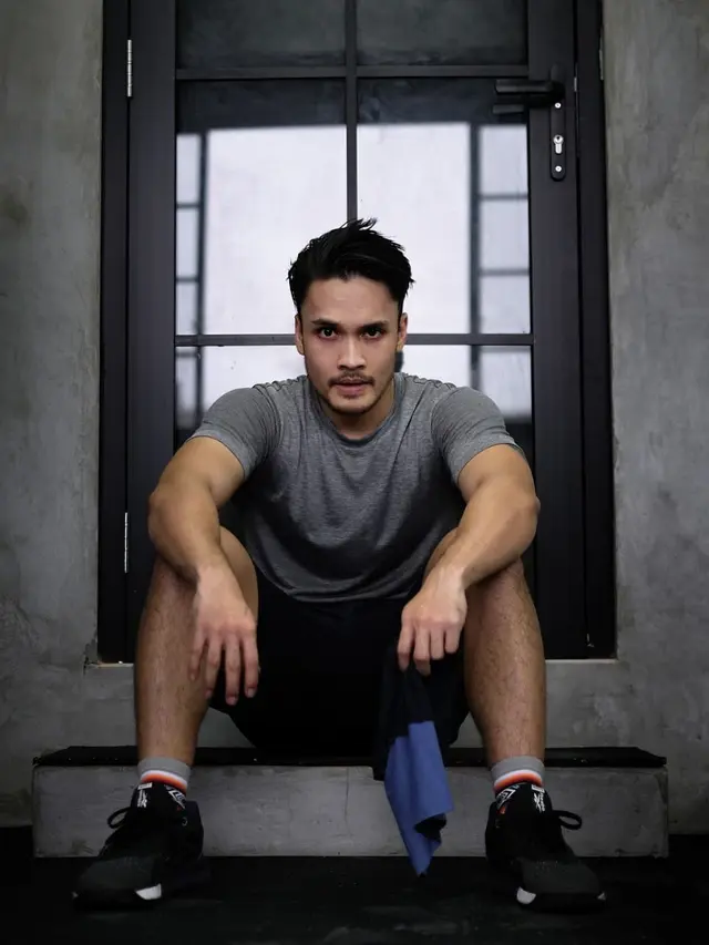 6 Potret Randy Pangalila dengan Level Ganteng Meresahkan, Dari Pose ...