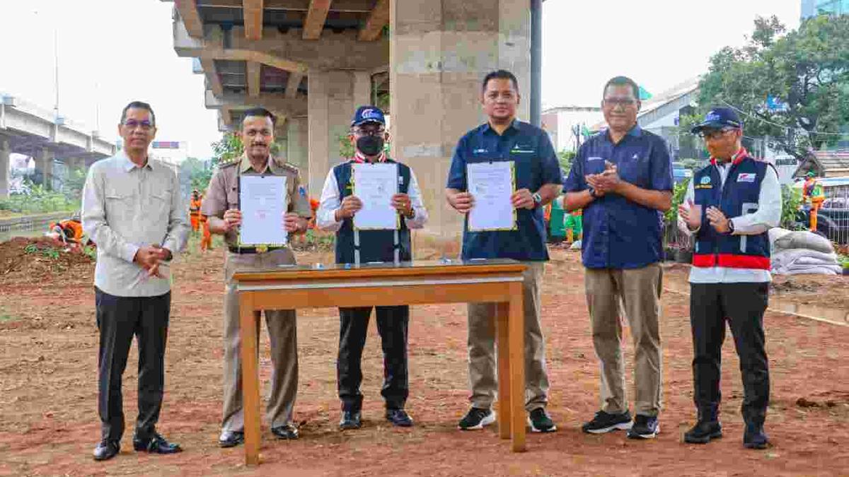 Jaga Kualitas Air, Kolong Tol Becakayu Ditanami Pohon