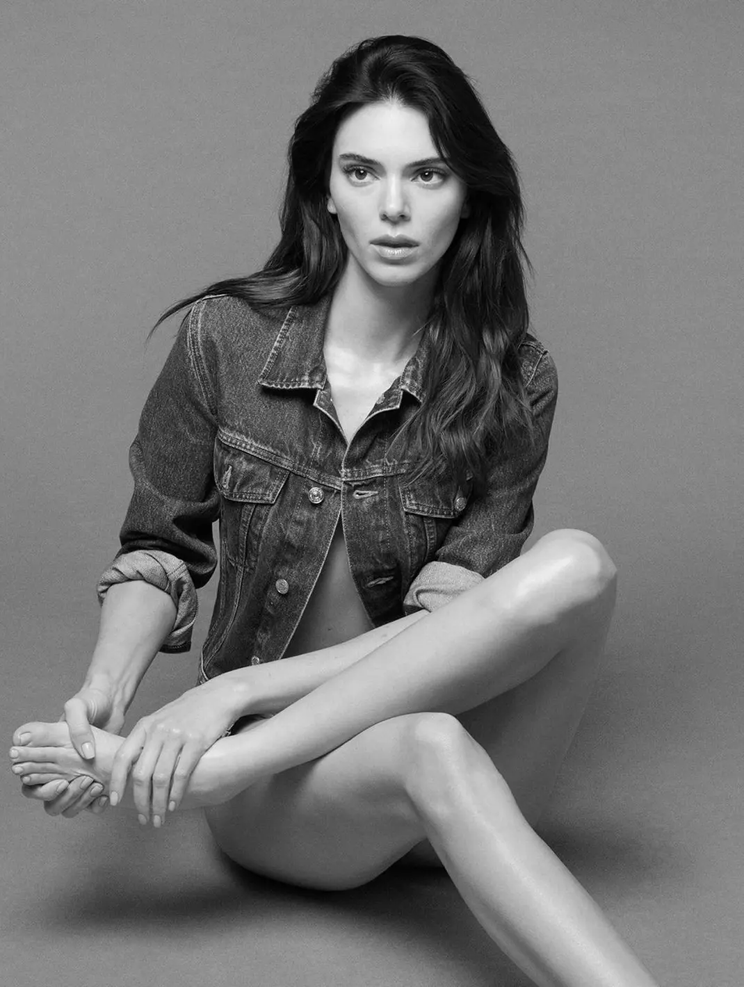 Adu Seksi Jennie BLACKPINK dan Kendall Jenner di Kampanye Calvin Klein Terbaru - Photo Fimela.com