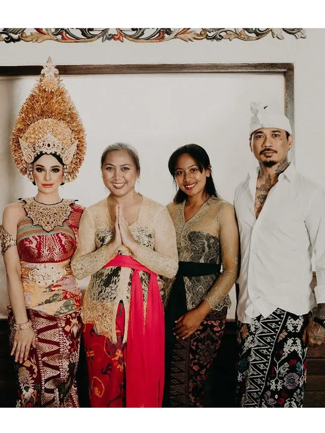 6 Gaya Nora Alexandra saat Pakai Mahkota Putri Bali, Cantik Memesona ...