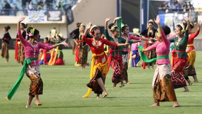 Potret Cantik Shafira Ika Putri Beraksi di Lapangan Menggiring Si Kulit Bundar - Ragam Bola.com