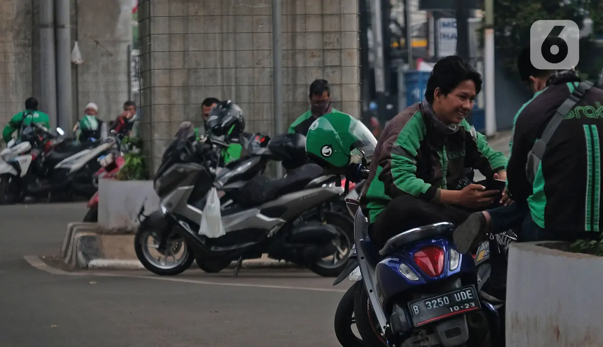 FOTO: Ojol Dilarang Angkut Penumpang Selama PSBB di Jakarta - Foto Liputan6.com