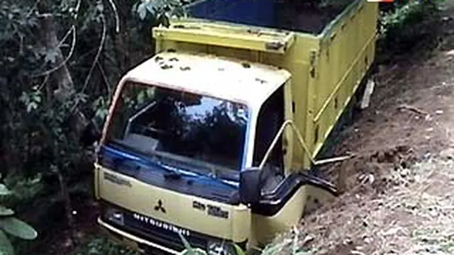 Truk Masuk Jurang, Empat Orang Tewas - News Liputan6.com