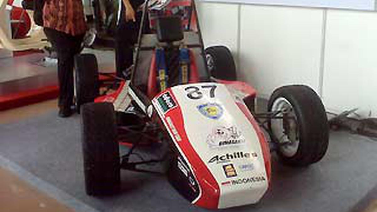 Mobil Formula UGM Unjuk Gigi di IIMS - Otomotif Liputan6.com