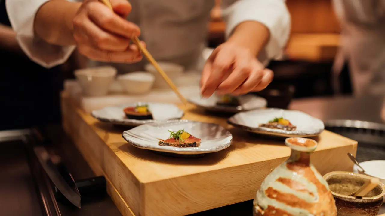 Omakase adalah Penyajian Makanan Khas Jepang Sesuai Kehendak Chef ...