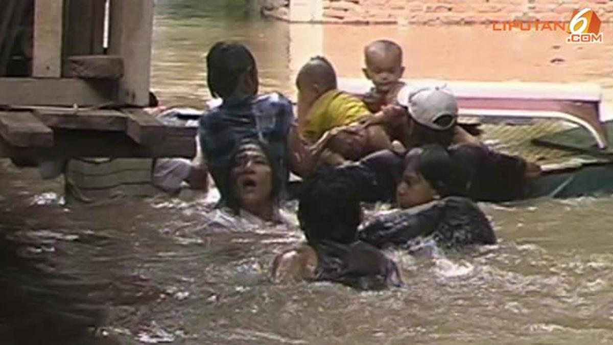 Berenang Terobos Banjir Kampung Pulo, Edi Kram Sekujur Tubuh - News ...