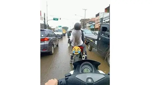 6 Momen Apes Saat Pacaran Naik Motor Ini Bikin Senyum Tipis - Hot ...