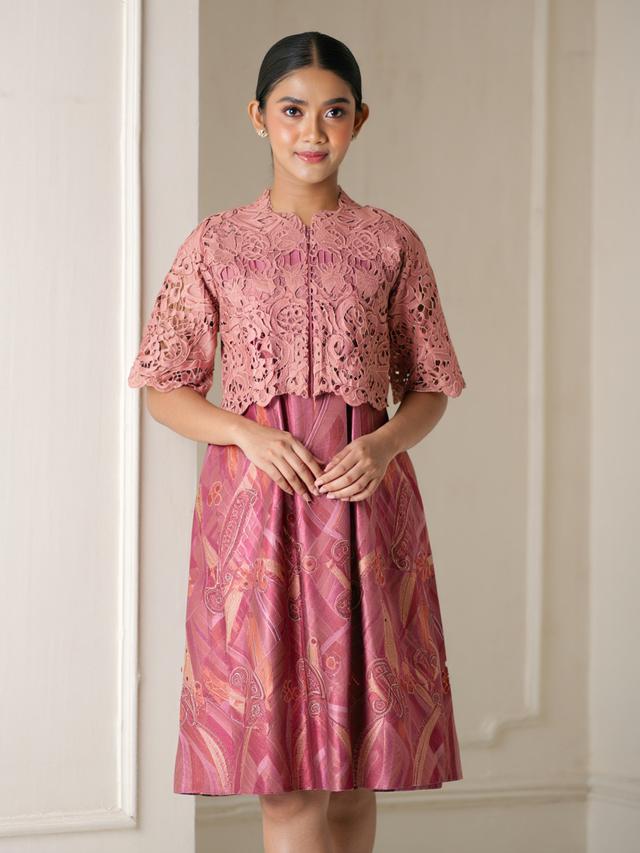 8 Model Dress Batik Brokat Warna Dusty Pink Terfavorit di 2025, Cocok ...