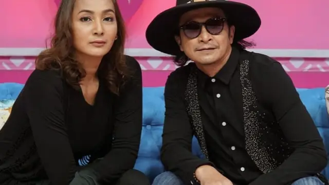 6 Potret Harmonis Andy Rif dan Istri Kedua Setelah 17 Tahun Bersama ...