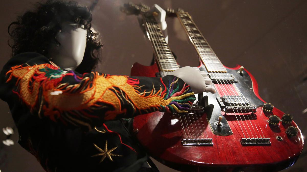 Mendengarkan Musik Rock Saat Nyetir Ternyata Berbahaya